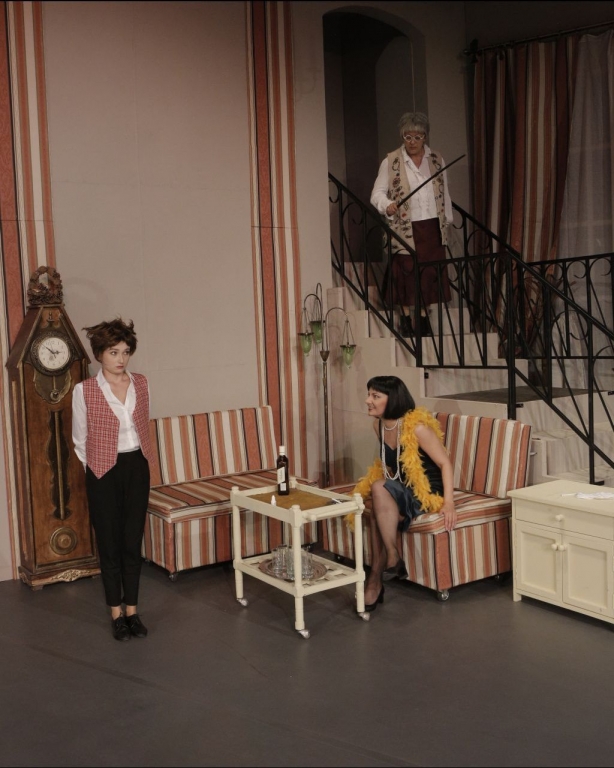 Opt femei - Teatrul Național Iași